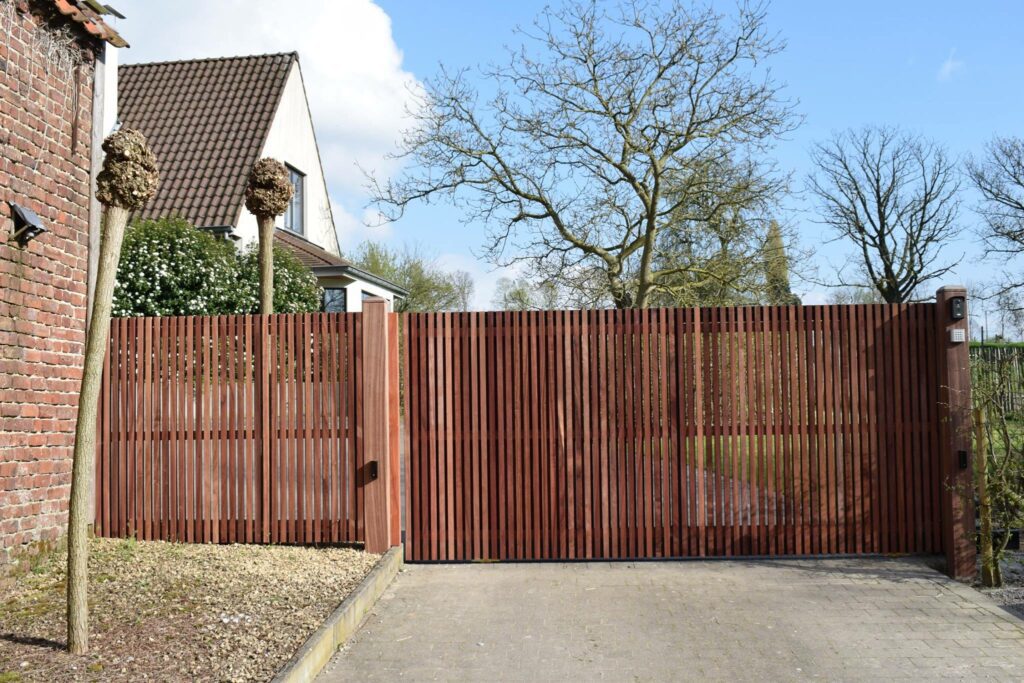 Poort met hout bekleden? Wat zijn de mogelijkheden? - Clement Poorten